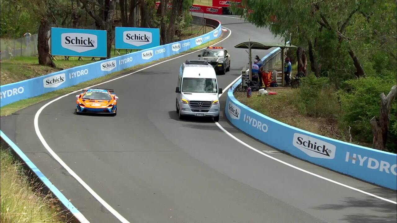 Drivers whiz past van as Safari opens proceedings | Bathurst 12 Hour