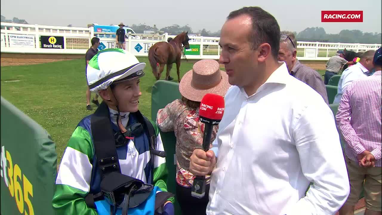 bet365 Yarra Valley Race 8 Laura Lafferty 201219 | RACING.COM