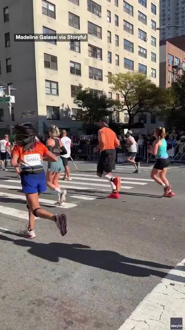 Crowd goes wild for amputee completing NYC marathon on crutches | news ...