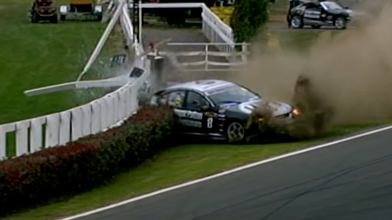 Pukekohe flashback: Baird wrecks fence after Dumbrell wipe out | Supercars