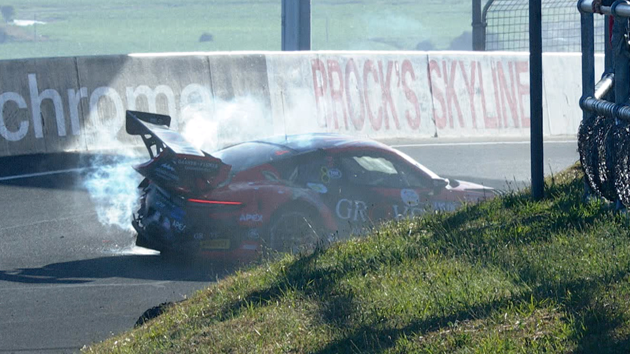 High-speed Skyline crash for Grove Porsche | Supercars