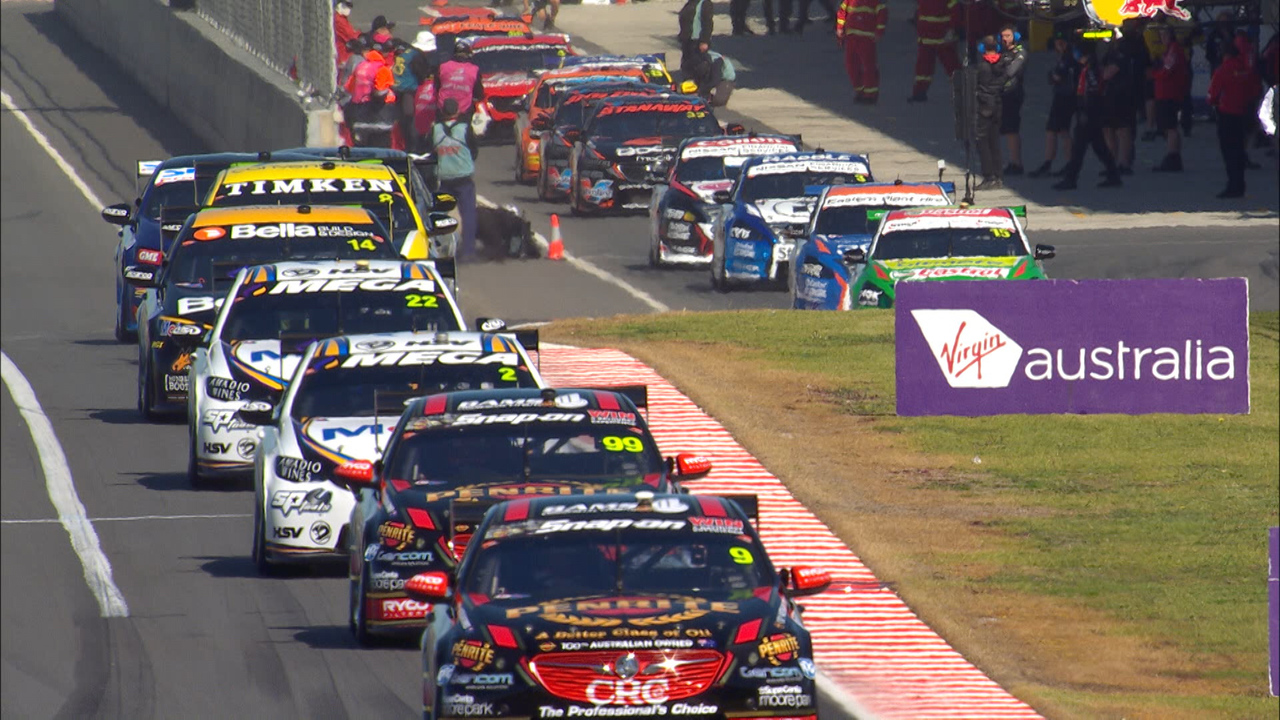 Highlights: Practice 1 OTR SuperSprint | Supercars