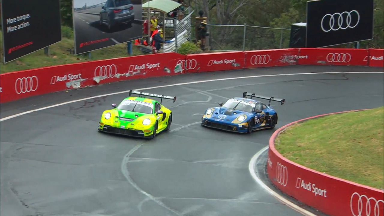 Porsches fight for overall race lead | Supercars