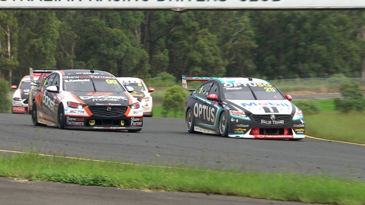 Mostert and Kostecki's battle for the lead | Supercars