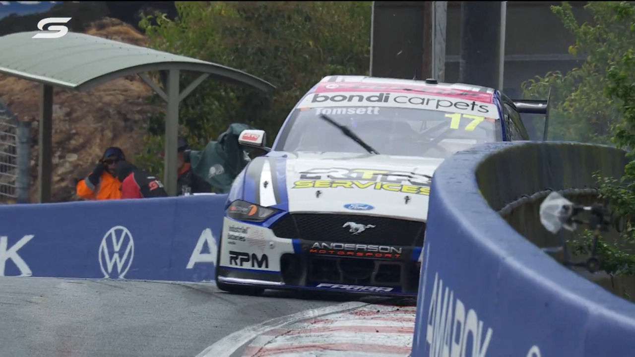 Tomsett hits the wall under the tree | Supercars