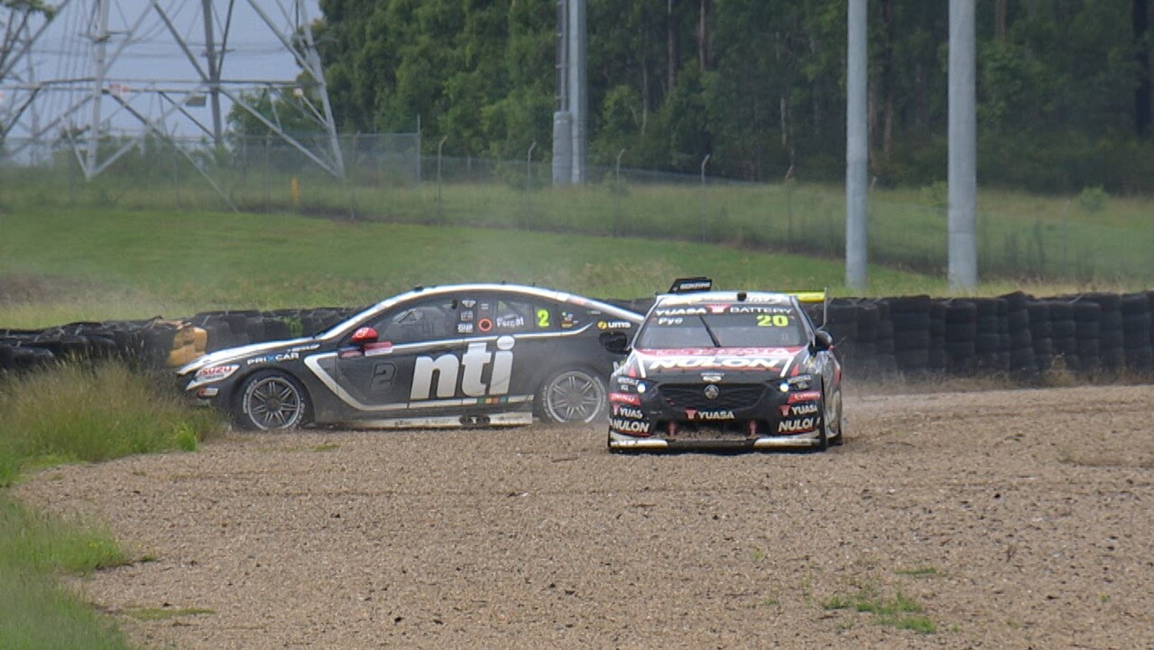 Pye locks horns with Percat, leaves him in the sand | Supercars