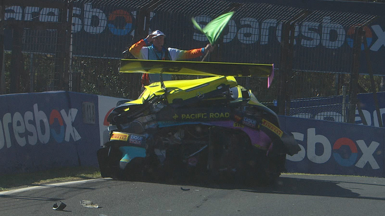 Big crash on the run down the hill | Bathurst 12 Hour