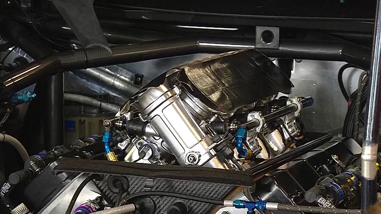 Trackside: Lowndes examines Triple Eight engine woes | Supercars