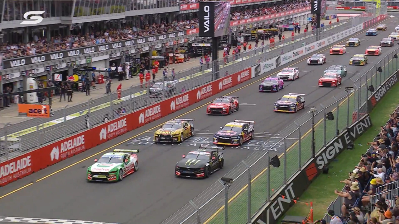 Race start: Randle gets the jump, Brown battles Love | Supercars