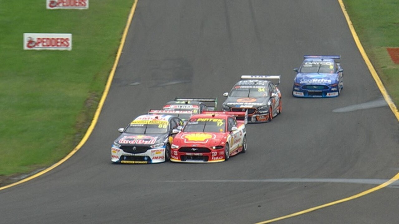 Young gun Feeney takes it to old soldier Davison | Supercars