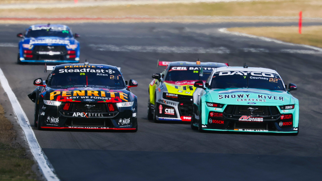 Extended Highlights: Race 10 2025 ITM Taupō Super 440 | Supercars
