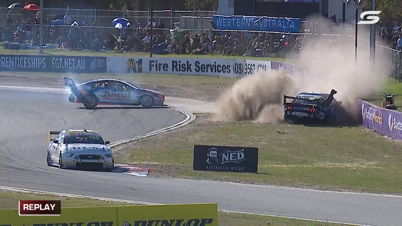 Kelly and Walker collide after Johnson contact | Supercars