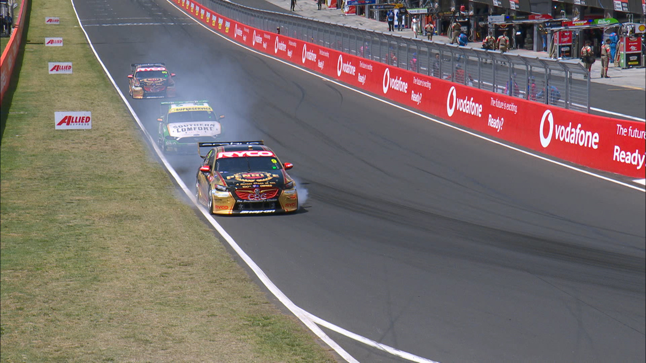 Trouble for Youlden at Hell Corner | Supercars