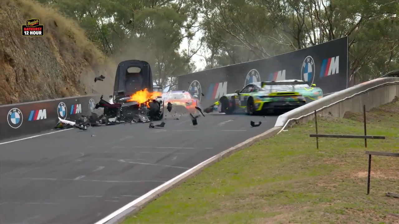 Bathurst 12 Hour red flagged after big crash | Bathurst 12 Hour