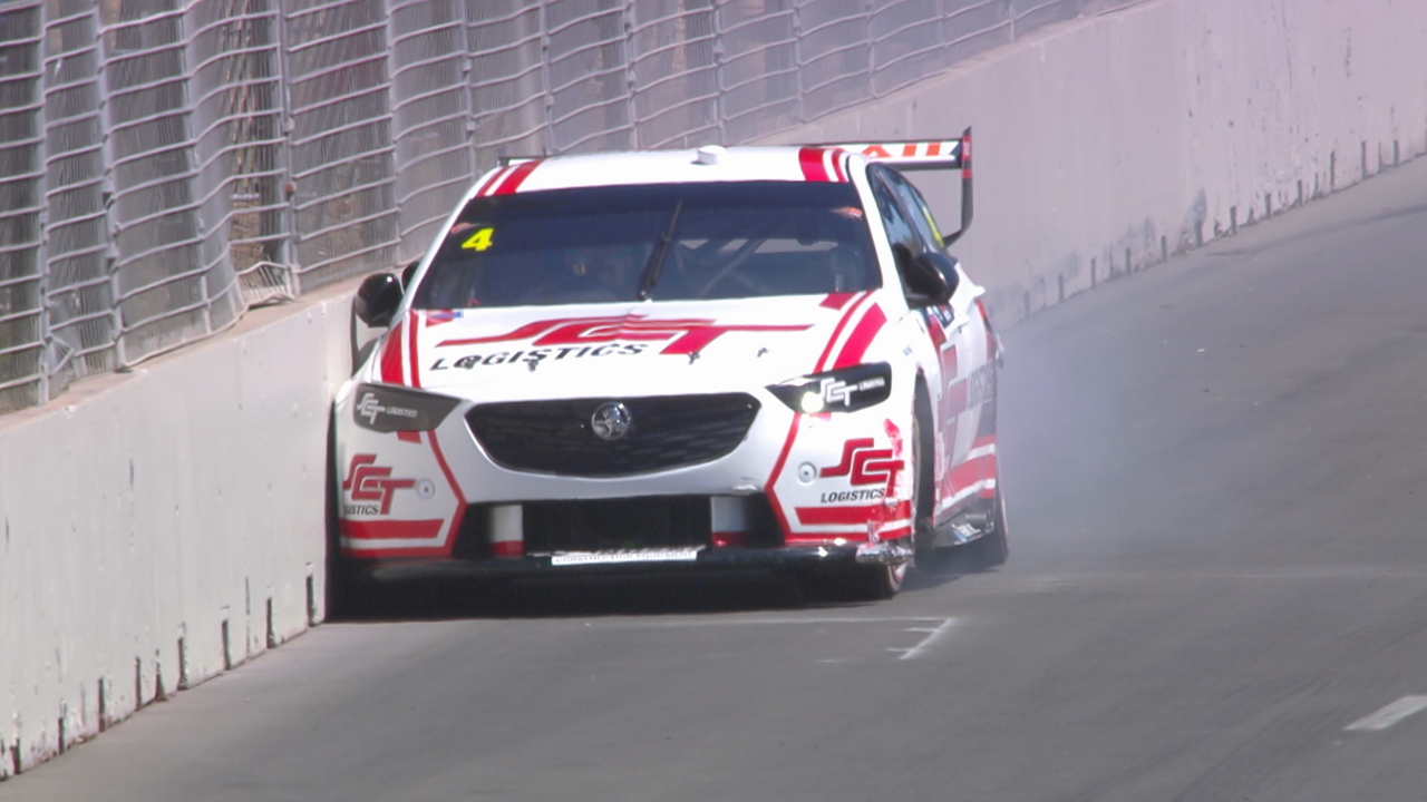 Smith crashes at Turn 8 in Sunday qualifying | Supercars