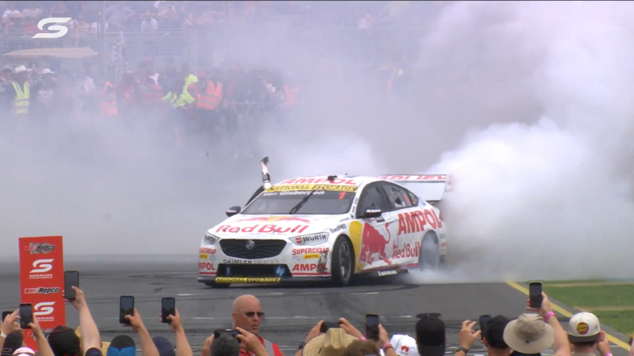 Unforgettable Adelaide Moments: SVG's wild burnout | Supercars