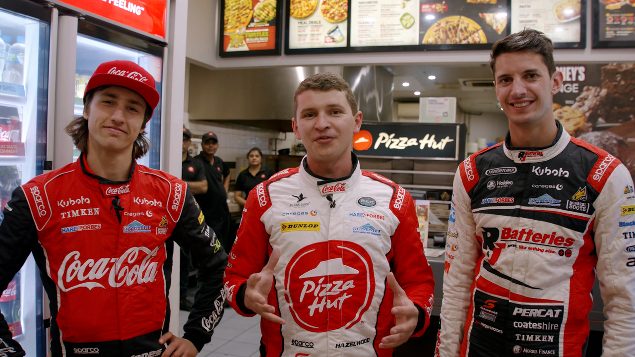 Supercars drivers surprise fans with pizza delivery | Supercars