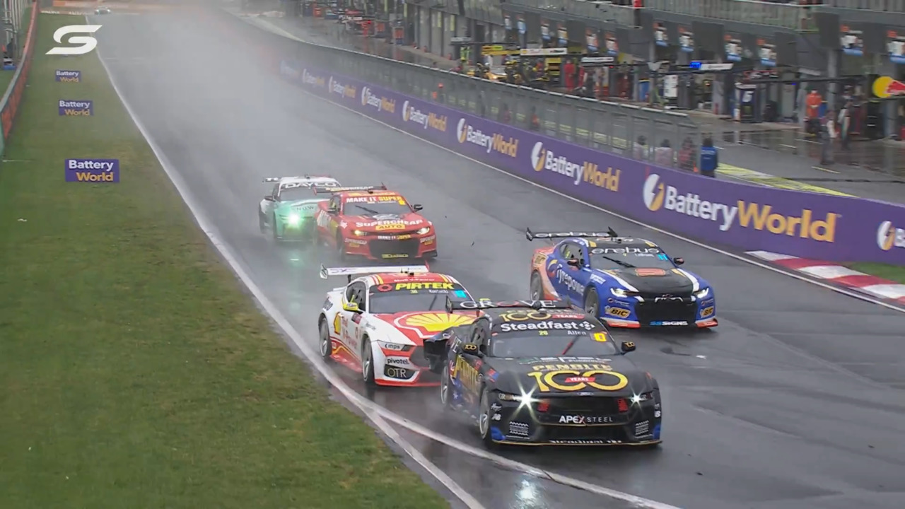 Kostecki clatters into Allen at Hell Corner | Supercars