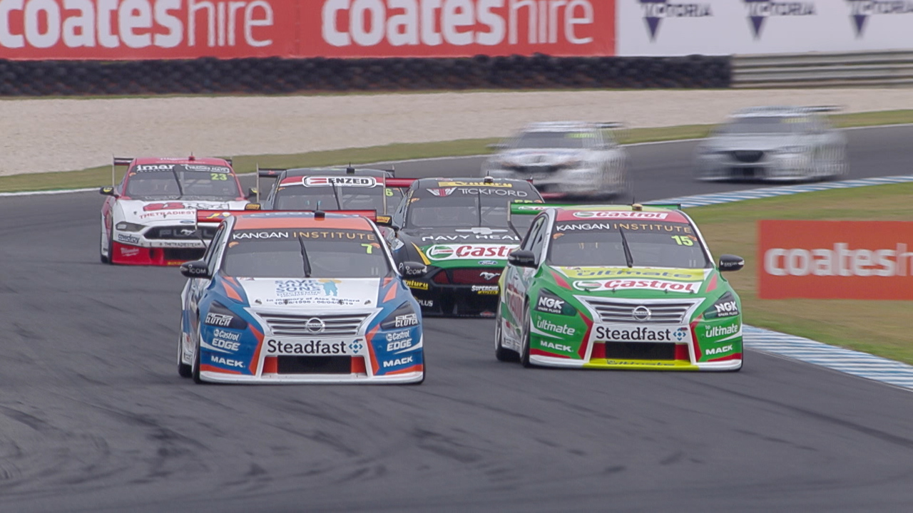 Heimgartner and Kelly battle at rejoin | Supercars