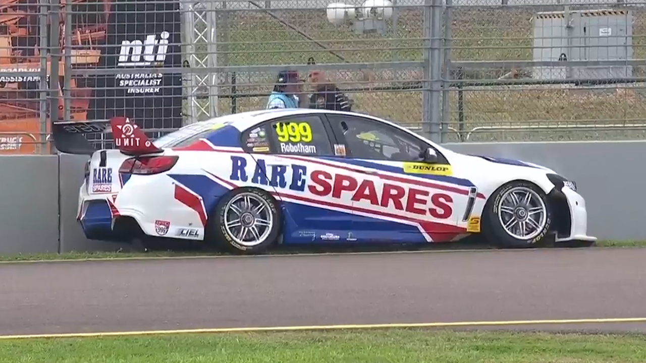 Robotham brings out red flag | Supercars
