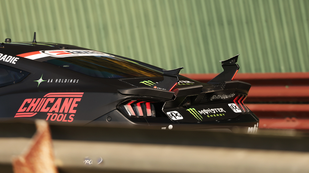 Moffat explains freak rear wing incident | Supercars