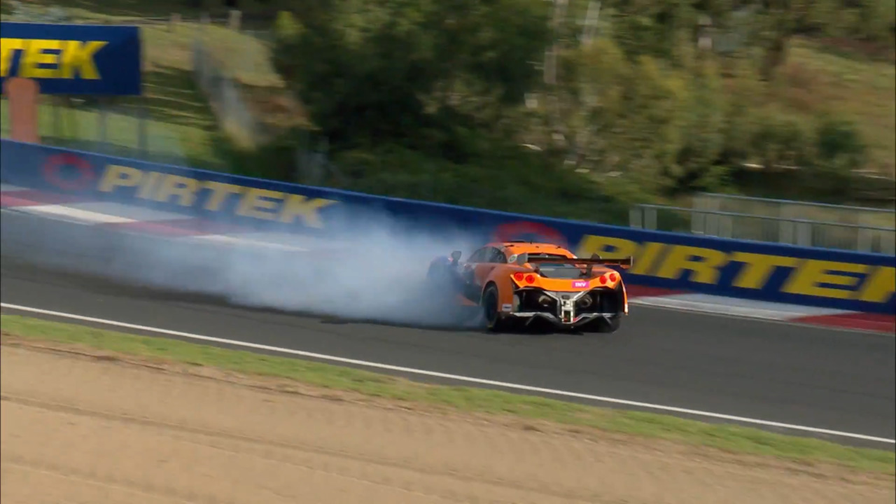 First Safety Car called after Vortex spins across the top | Supercars