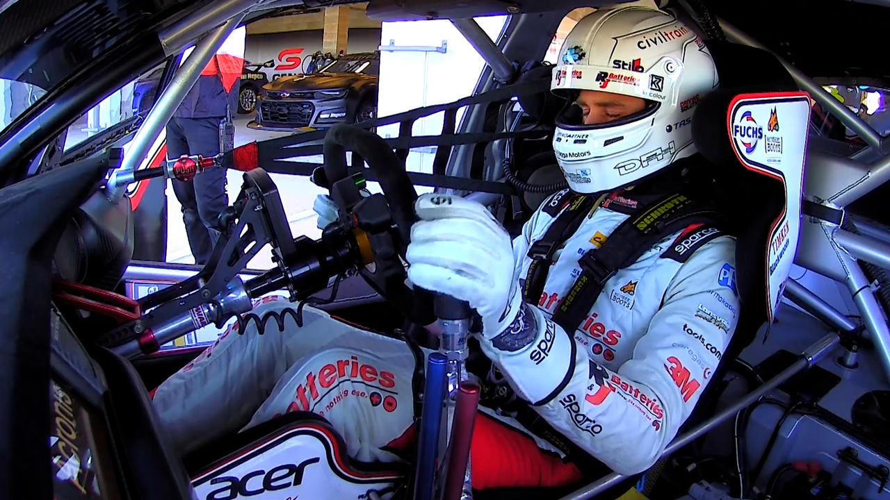 Onboard: Heimgartner shadow driving | Supercars