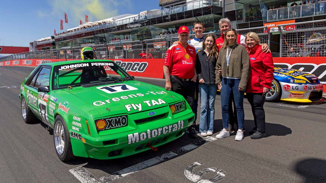 Full Bathurst Legends Parade feature: Interviews and laps | Supercars