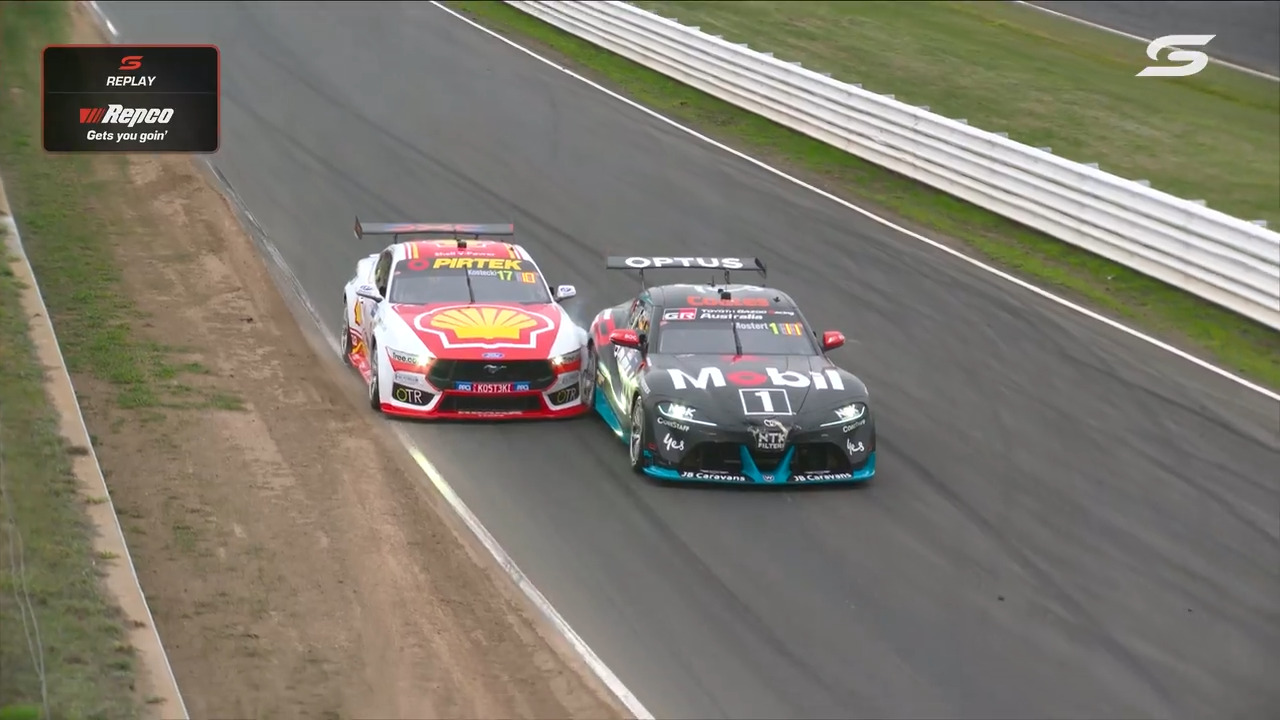 Mostert and Kostecki clash at the hairpin | Supercars