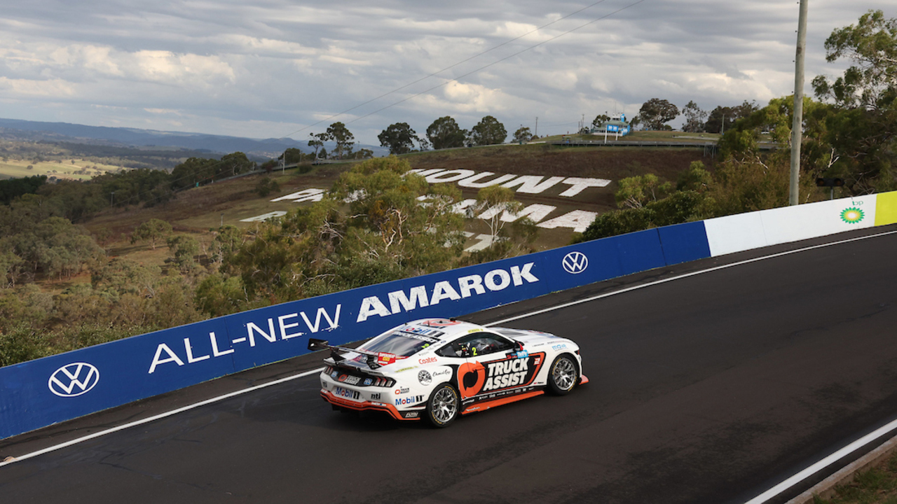 Highlights: Practice 2 2024 Thrifty Bathurst 500 | Supercars