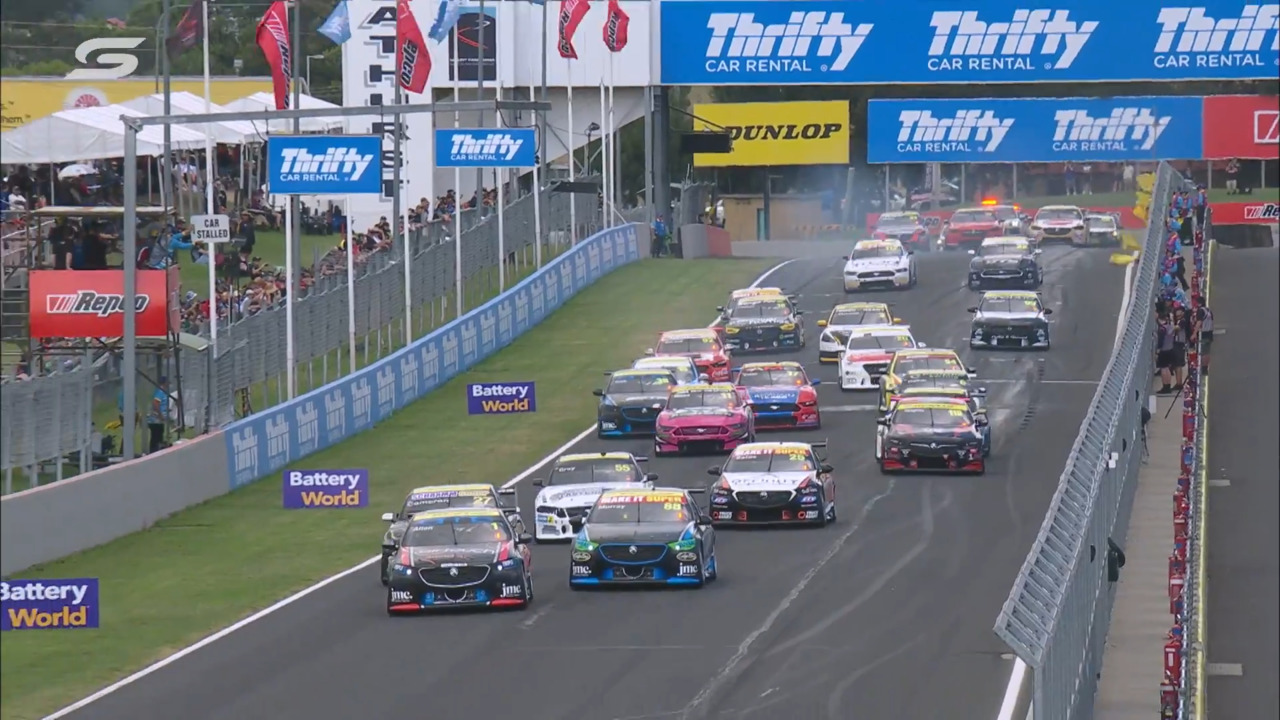 Race start: Allen gets the jump on Murray | Supercars