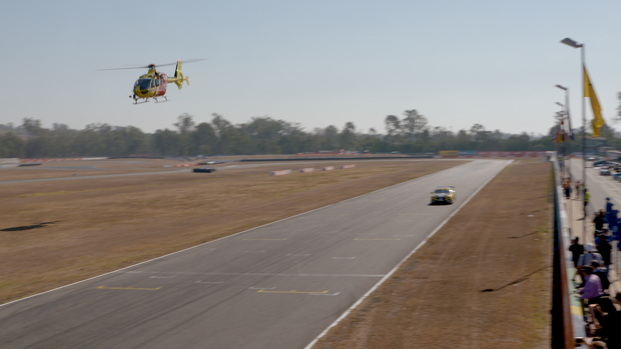 Supercar races helicopter at Ipswich | Supercars