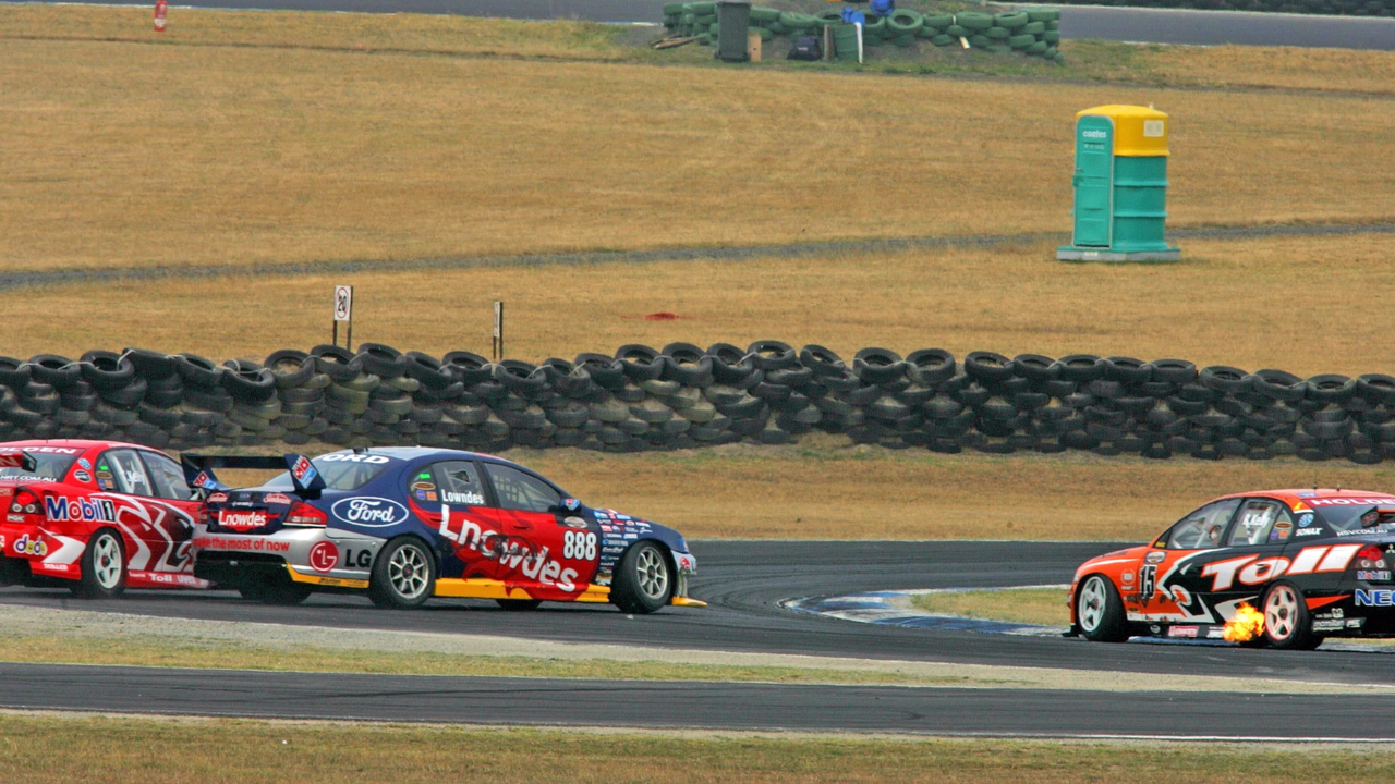 Flashback: Kelly wins title after infamous Lowndes clash | Supercars