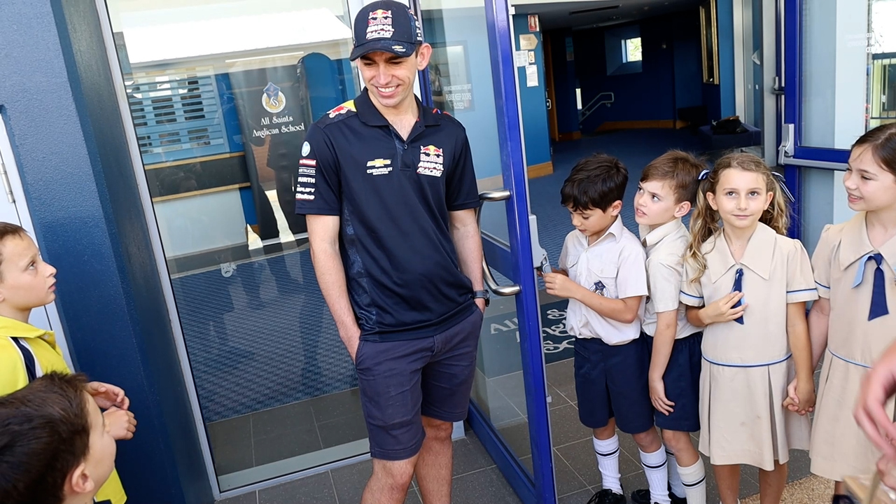 Feeney delights kids at former school | Supercars