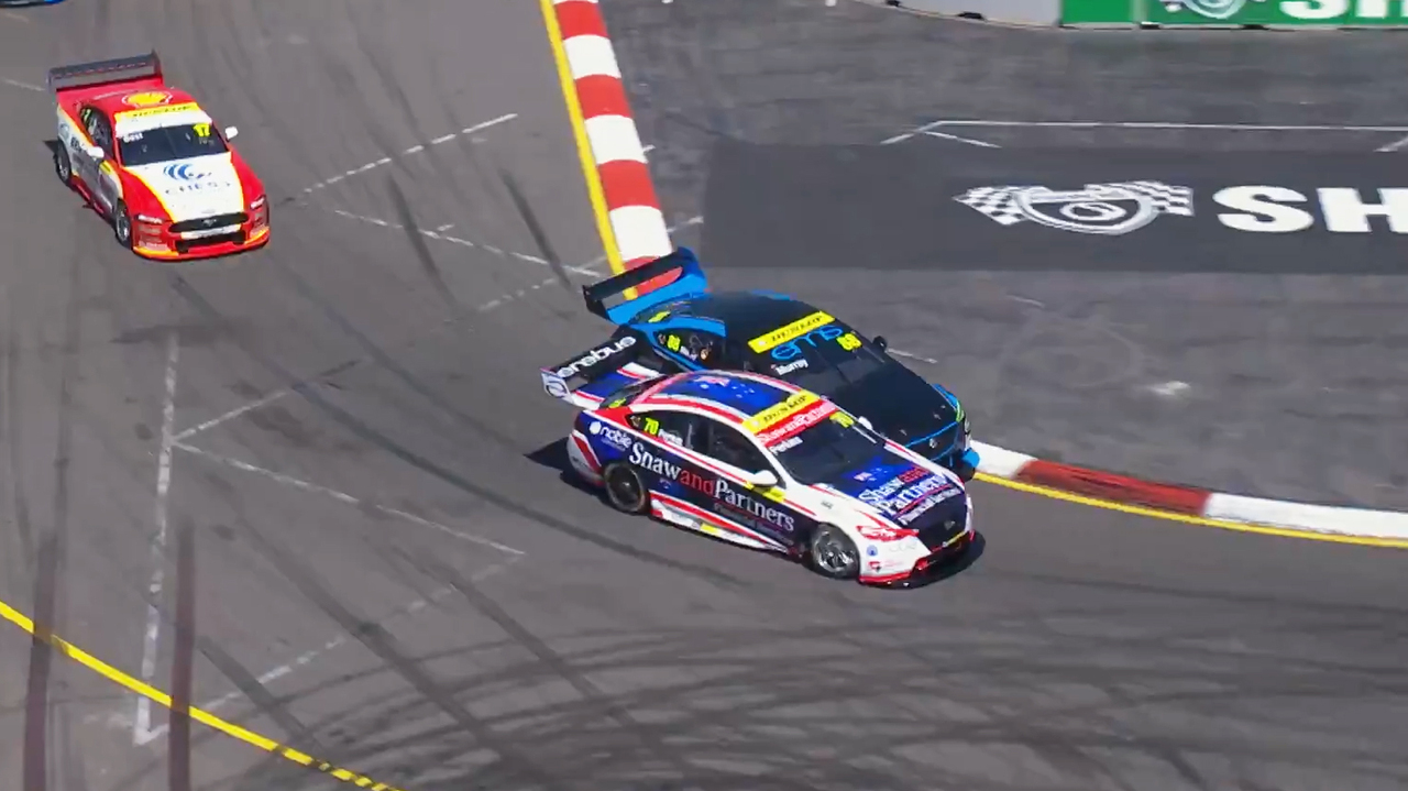 Murray's race-winning pass on Perkins | Supercars