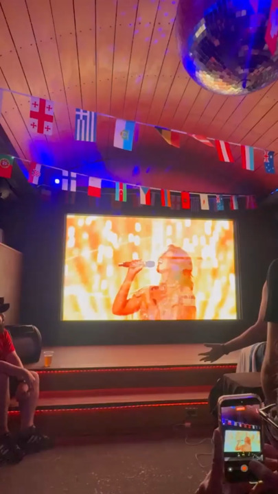 Crowd in New York bar goes wild at Australia in Eurovision | The Mercury